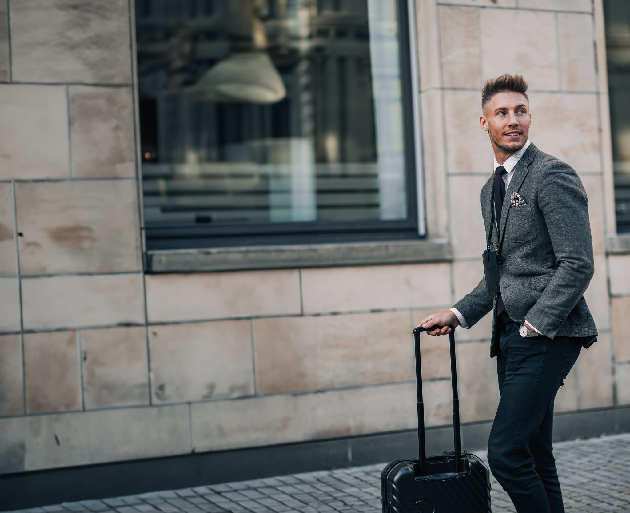 Buy iTavel® Mini - Trackable - Anti theft Passport Holder – SKYBORNE